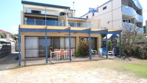 Periwinkle - Beach Front Unit With Foxtel, Woorim (updated prices 2024)