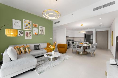 Maison Privee - Trendy Apt on the Creek w/ Superb Dubai Skyline Vw ...