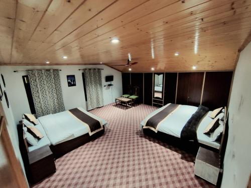 Hotel Sheesha Residency, Srinagar, India - Booking.com