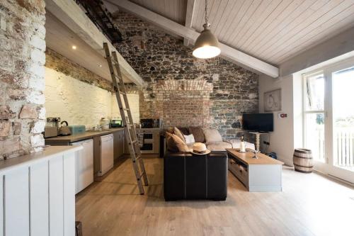 The Mews -- Luxury Stay at Bellingham Estate, Castlebellingham (updated ...