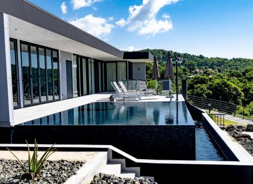 Villa Lembah Giri Villas 5*****, Bouillante (updated prices 2024)