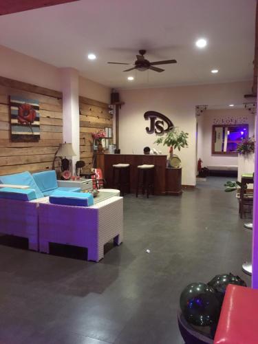 JS PENSION HOUSE, Tanjay, Philippines - Booking.com