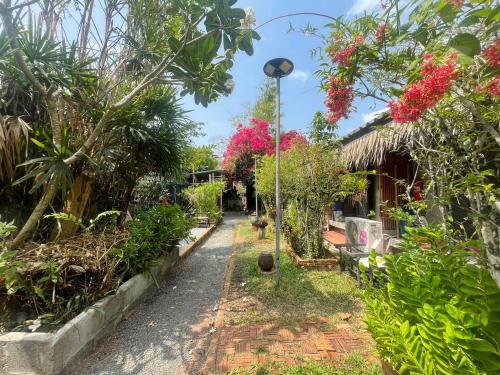 Artist's Place Trat, Trat (updated prices 2025)