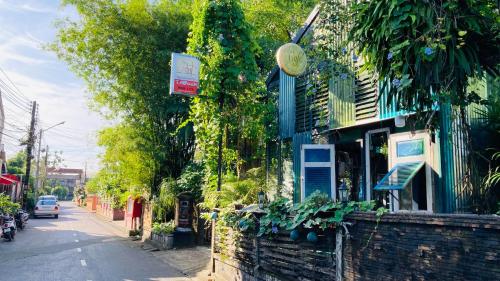 Artist's Place Trat, Trat (updated prices 2025)