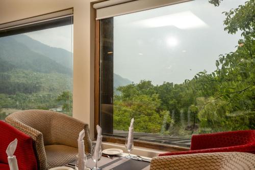 The Chinar Resort & Spa, Pahalgam, Pahalgām – Updated 2023 Prices