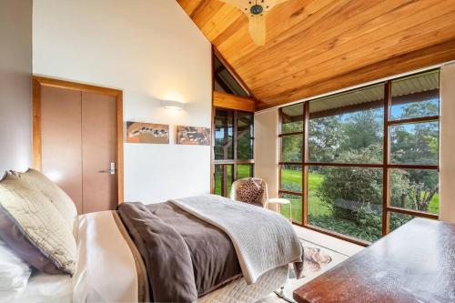 Toad Hall - House & Cottage, Tintenbar (updated prices 2024)