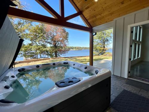 Luxury 4BR Cabin on Lake Bob Sandlin with Hot Tub and Private Dock ...