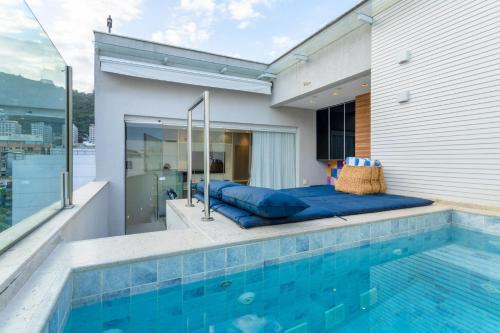 Triplex de LUXO com piscina, churrasqueira e sauna para 8 pessoas em ...