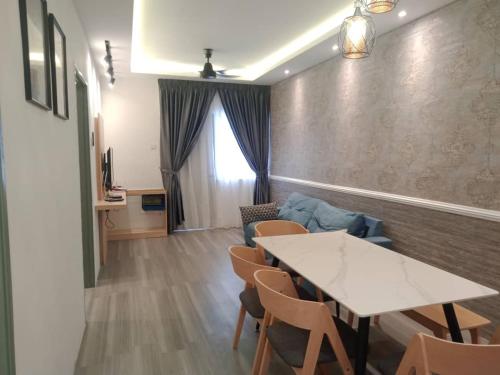 Muslim Homestay blue Adik Aisyah Apartment, Tanah Rata (updated prices ...