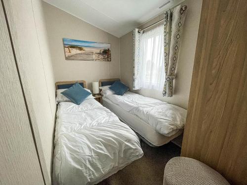 8 Berth Caravan With Decking And Wifi At Broadland Sands Park Ref ...