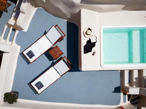 Lotza Studios, Oia – Updated 2023 Prices