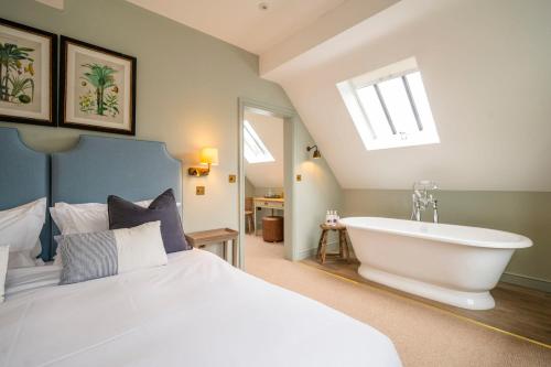 The Bottle & Glass Inn - Deluxe Room - Room 3, Henley on Thames ...
