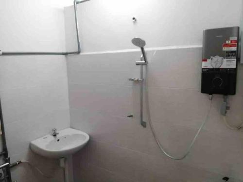 Blue House｜Ulu Yam Homestay｜12-15pax, Batang Kali (updated prices 2024)