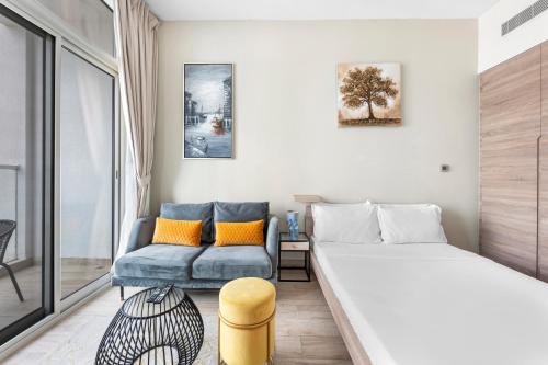 ALiving Cozy Studio with Canal View I Studio One, Dubai Marina, Dubai ...