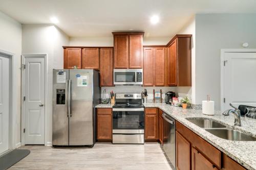 Brandon Duplex with Screened-In Porch and Pool Table!, Brandon ...