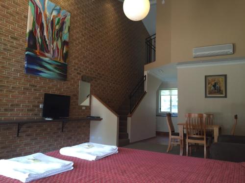 Bright on Track, Bright