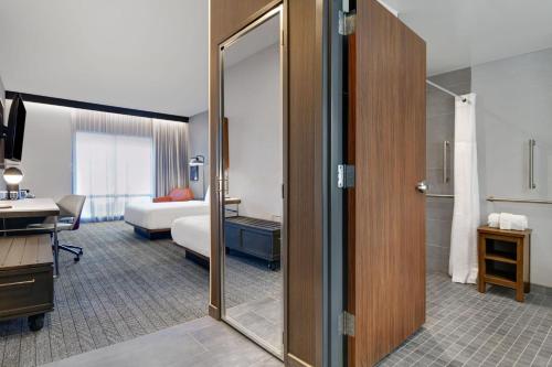 Courtyard by Marriott Hamilton, Hamilton – Updated 2024 Prices