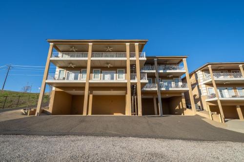 Views!! Luxury Condo w/Gourmet Kitchen, Breathtaking Views, Lake ...