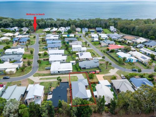 Holiday home Breeze in Toogoom, Australia - Booking.com