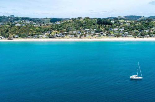 Bach on the Beach - Coast & Country, Onetangi (updated prices 2024)
