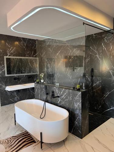 Swan Lake Suites, Benoni (updated prices 2024)