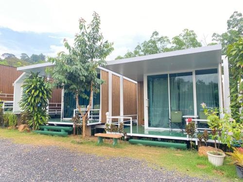 99 Camp and Cafe, Khao Sok National Park (updated prices 2025)