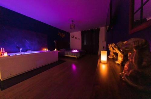* Spa & Détente # Suite Privée # Tours # Netflix *, Tours (updated ...