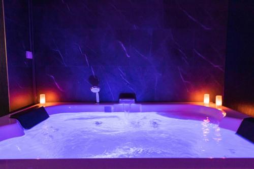 * Spa & Détente # Suite Privée # Tours # Netflix *, Tours (updated ...