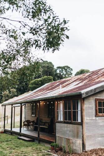 Pickers Hut - A Country Style Featured Dream Stay, Basket Range ...