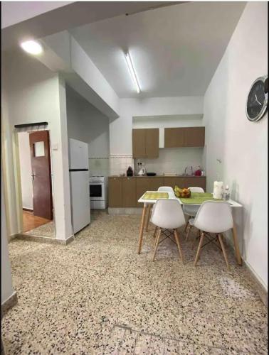 2 bedroom apt in Ermou 4 minute walk beach, Larnaca (updated prices 2025)