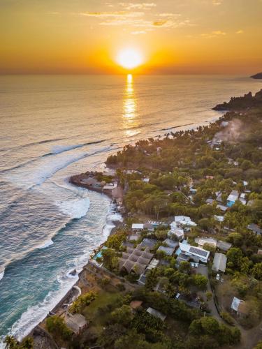 Puro Surf Hotel & Performance Academy, El Zonte (updated prices 2025)