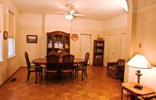 Towle House 1006, New Westminster (updated prices 2024)