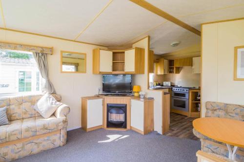 Lovely 8 Berth Caravan At Highfield Grange Holiday Park Ref 26504O ...