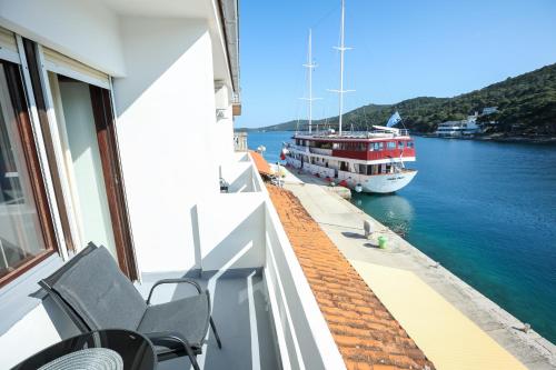 Beachfront Rooms Veli Kamik, Božava (updated prices 2025)