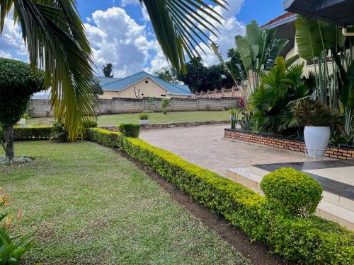 BOURAM Kuzi, Kigali (updated prices 2024)