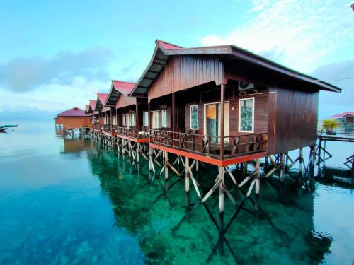 Derawan Fisheries Cottage, Derawan Islands - обновленные цены 2023 года