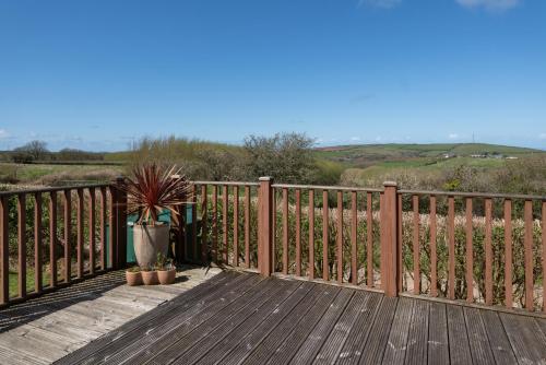 4 Meadow View Lodge - 2 Bed-sleeps 4-TJS4MV, West Down (updated prices ...