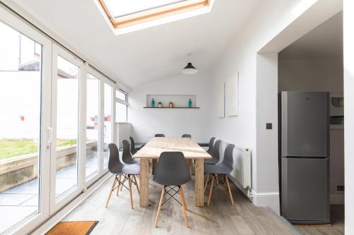 Eden Cottage - 9 Guests, Sea Views, Central Cowes, Cowes (updated ...