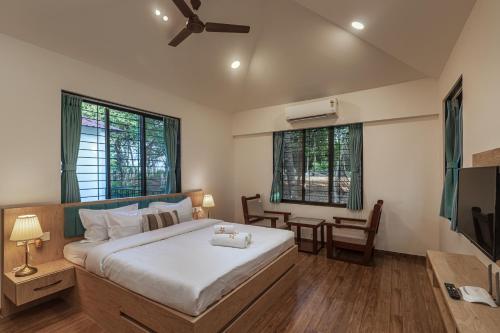SaffronStays RiverFront Manor, 5-BDR pool villa by Pej River, Karjat ...