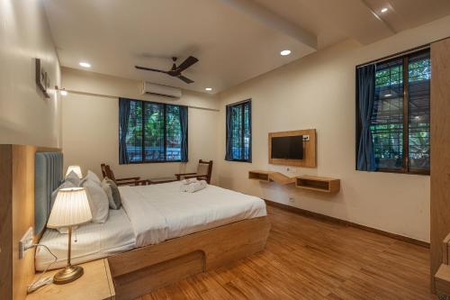 SaffronStays RiverFront Manor, 5-BDR pool villa by Pej River, Karjat ...