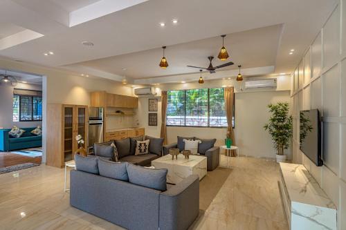 SaffronStays RiverFront Manor, 5-BDR pool villa by Pej River, Karjat ...