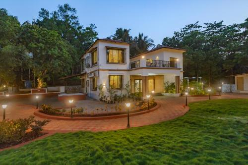 SaffronStays RiverFront Manor, 5-BDR pool villa by Pej River, Karjat ...