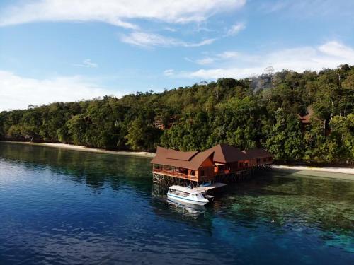 Maratua Blue Resort, Maratua Atoll (updated prices 2024)