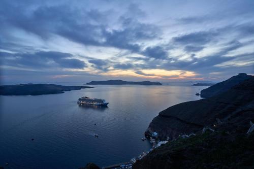 Amphitheater Cave Houses, Fira (precios actualizados 2025)