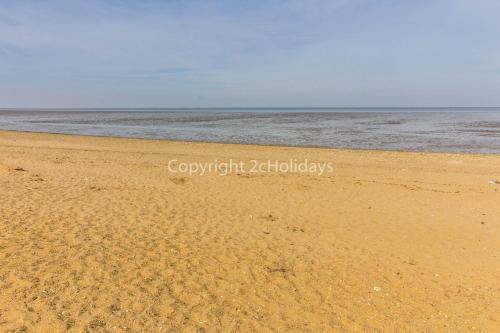 Lovely 8 Berth Caravan At Heacham Beach Park In Norfolk Ref 21039c ...