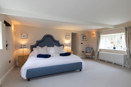 Country Manor House near Tetbury, Malmesbury (updated prices 2024)