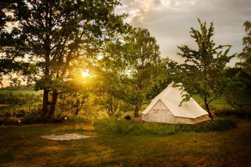 Glamping Hive, Čmeliny – Updated 2024 Prices