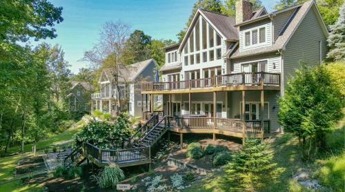 Large Lakefront Home Private dock and hot tub, McHenry (updated prices 2024)