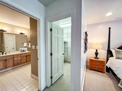 Large Lakefront Home Private dock and hot tub, McHenry (updated prices 2024)