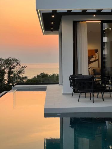 Endless Blue House, Bar (updated prices 2024)